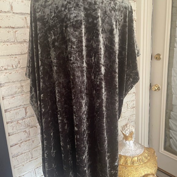 ANDREE BY UNIT | Tops | Velvet Poncho In Black And Gray | Poshmark